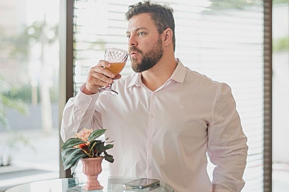 Valmir se manifesta após rumores de namoro durante Casamento às Cegas | Metrópoles