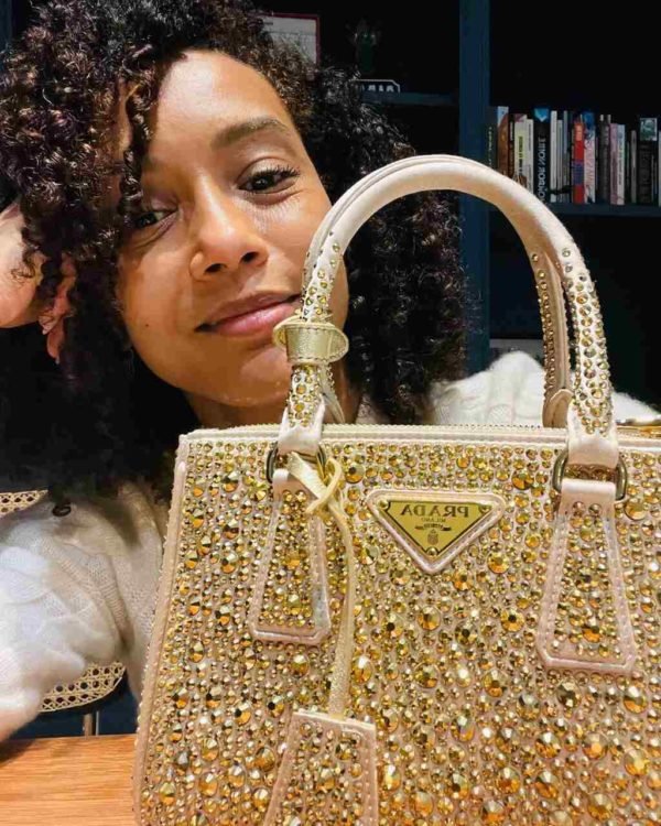 Strass: veja 10 opções de itens com a aplicação para looks versáteis ...