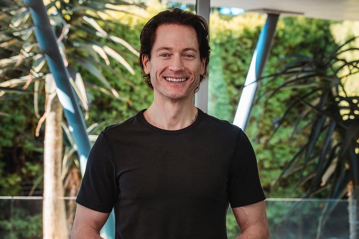 Bilionário que não quer envelhecer procura namorada, mas avisa: “Sexo ...