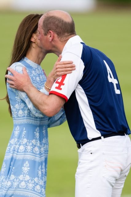 William e Kate reproduzem beijo “esquisito” de Charles e Diana | Metrópoles