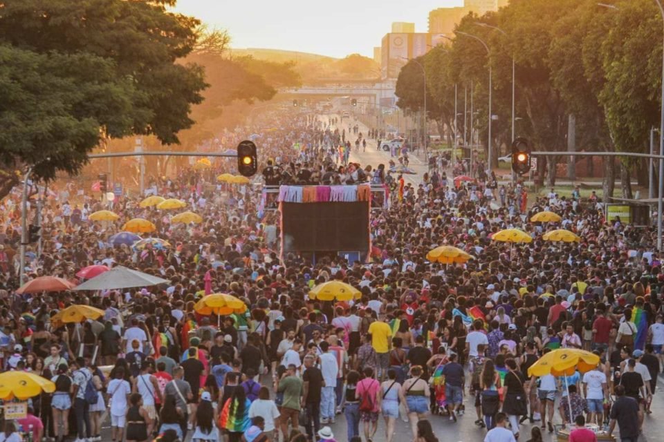 Parada do Orgulho LGBTQIA+ atrai 90 mil pessoas à Esplanada | Metrópoles