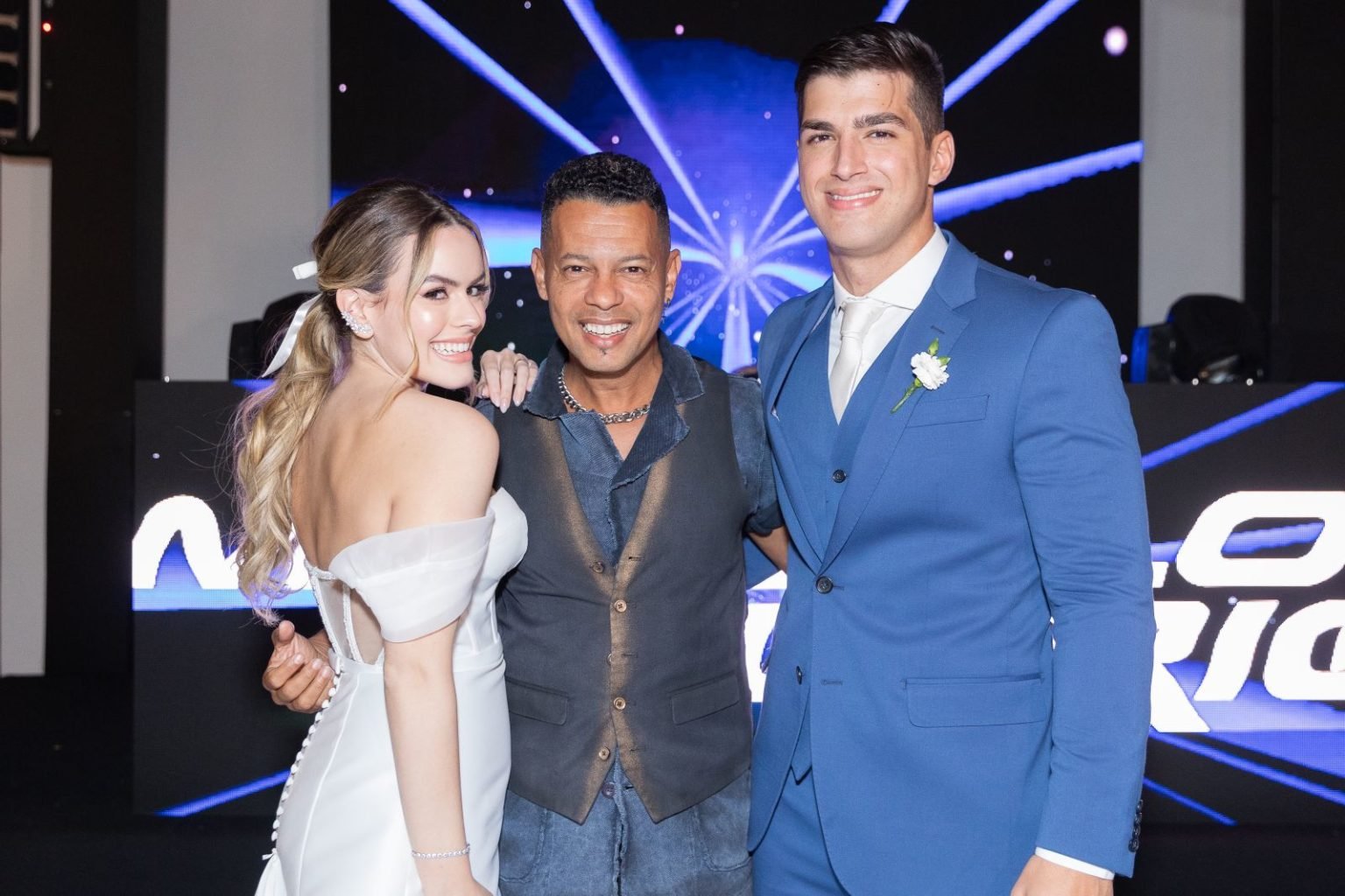 Bruna Nardelli e Marcelo Morato trocam alianças em Santa Teresa, no Rio ...