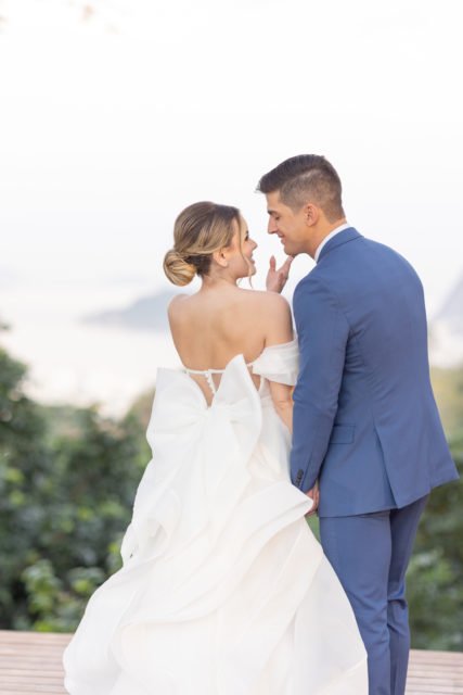 Bruna Nardelli e Marcelo Morato trocam alianças em Santa Teresa, no Rio ...