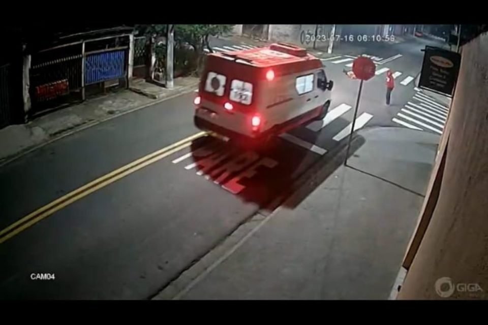 Vídeo: motorista atropela idoso, volta ao volante e arrasta corpo por 150 metros | Metrópoles