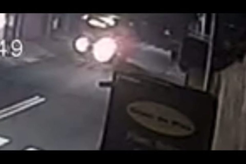 Vídeo: motorista atropela idoso, volta ao volante e arrasta corpo por 150 metros | Metrópoles