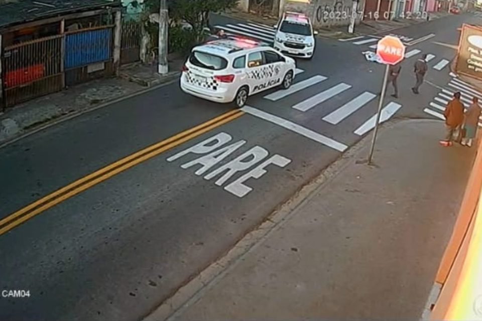 Vídeo: motorista atropela idoso, volta ao volante e arrasta corpo por 150 metros | Metrópoles