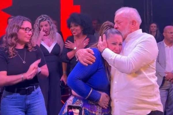 Maria Rita leva Lula e Janja às lágrimas ao cantar “Como Nossos Pais ...