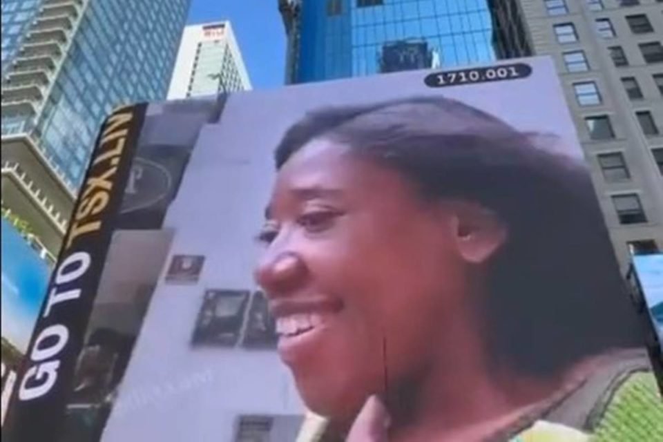 Meme brasileiro vai parar na Times Square e web reage | Metrópoles