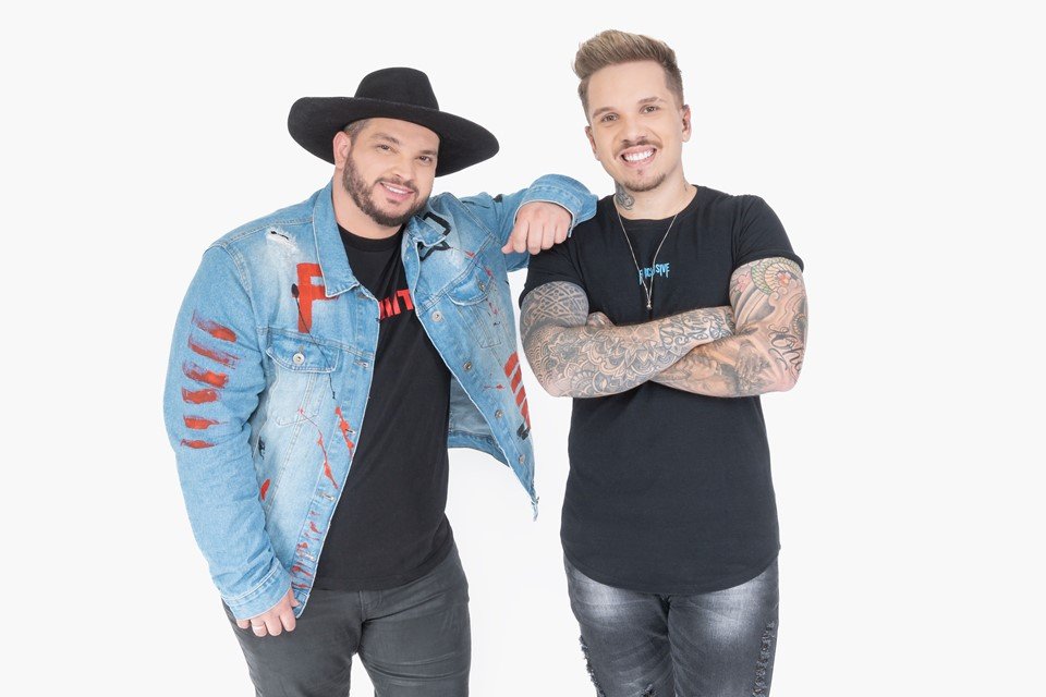Felipe e Rodrigo celebram “ano histórico” e novo DVD lotado de ...