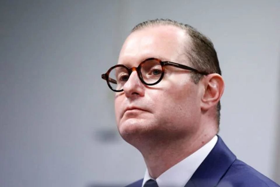 Cristiano Zanin toma posse como ministro do STF, onde poderá ficar até ...