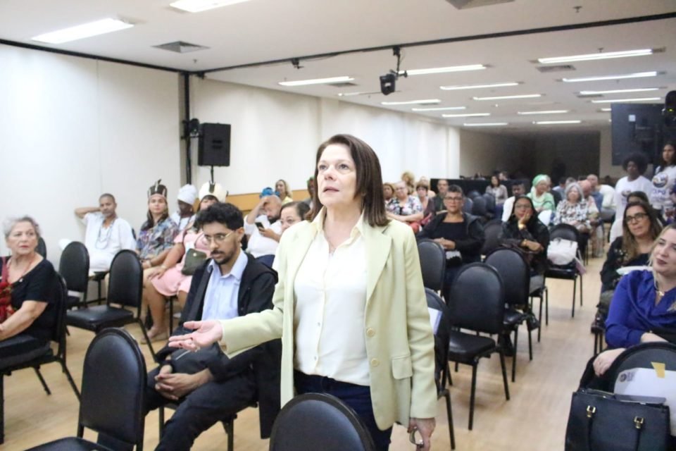 Atriz defende a criação de editais para grandes montagens no teatro ...
