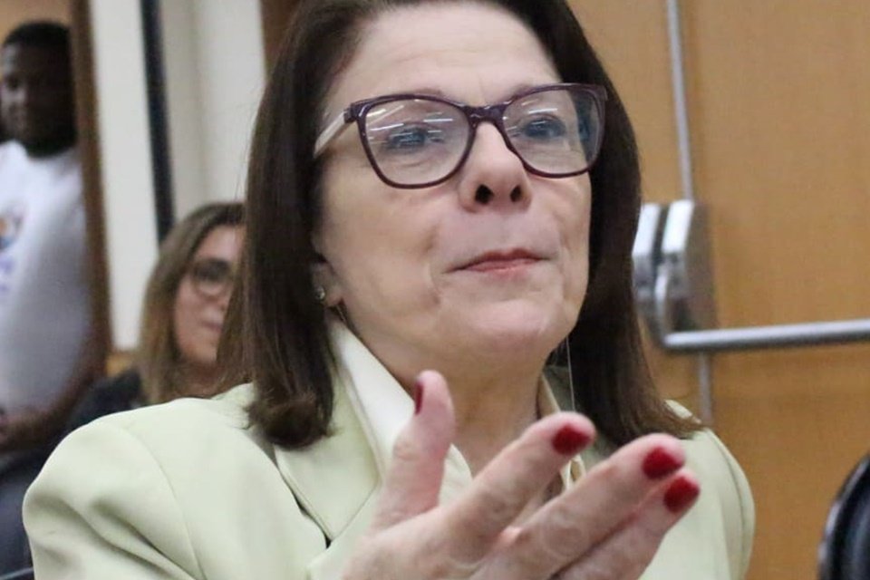 Atriz defende a criação de editais para grandes montagens no teatro ...