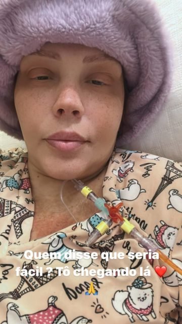 Simony desabafa após fazer última sessão de quimioterapia | Metrópoles