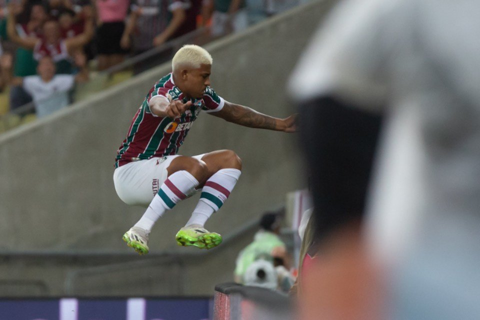 Fluminense tem virada relâmpago, vence América-MG e dorme no G-4 do ... Fluminense tem virada relâmpago, vence América-MG e dorme no G-4 do ...