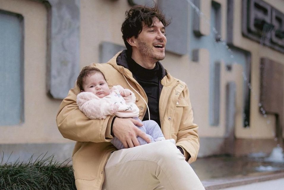 Eliezer faz desabafo após críticas ao peso de Lua: “Se coloquem no ...