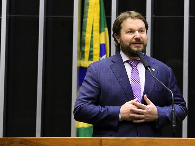 Deputado quer punir motoristas de aplicativo que não tiverem troco | Metrópoles