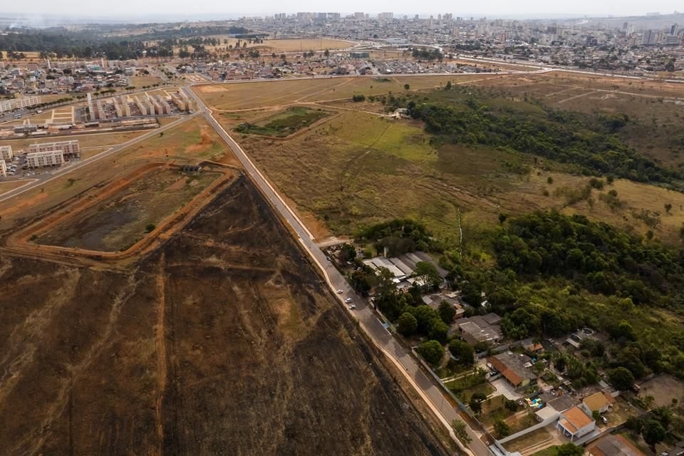 GDF inaugura 2,2 km de via pavimentada no Riacho Fundo II | Metrópoles