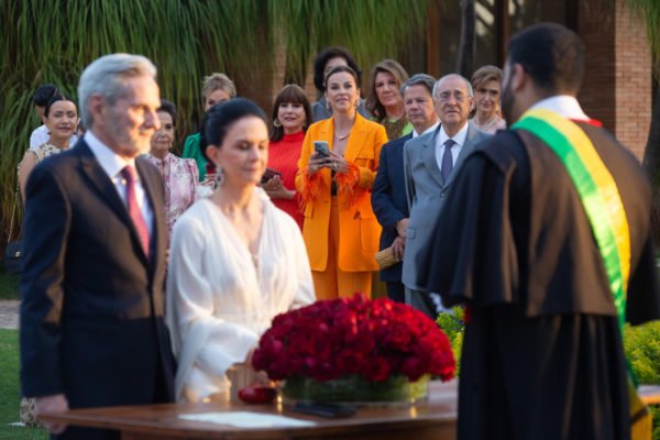 Elizabeth Amorim e Antonio Veronese se casam em fim de tarde especial ...