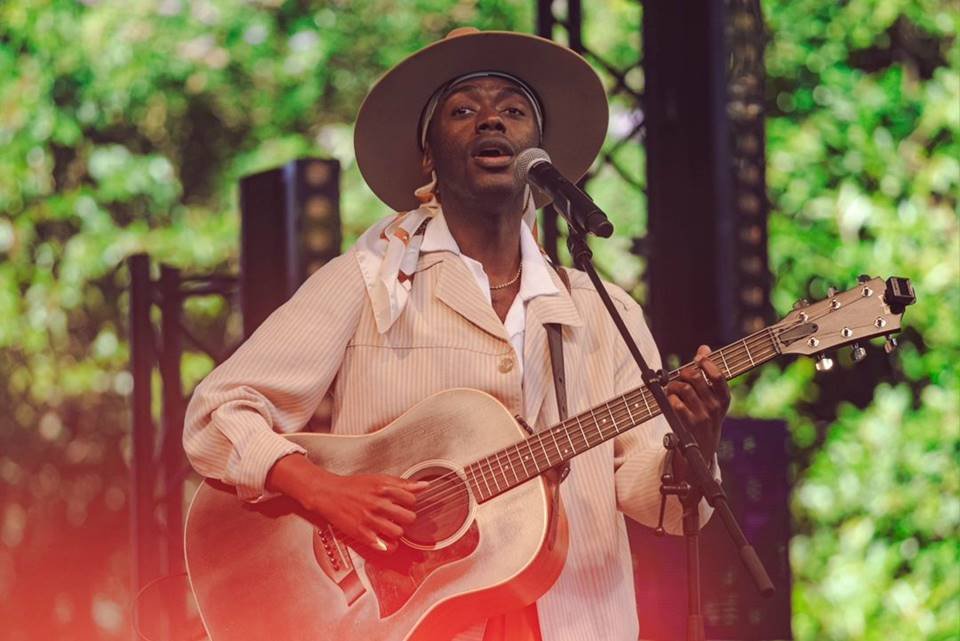 Sarau Secreto celebra 1 ano com edição especial e show de Jota.pê ...