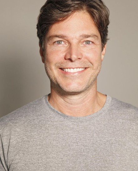 Ex-galã da Globo, Erik Marmo surpreende por semelhança com o filho ...