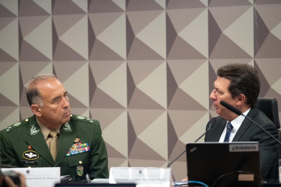 Exército não podia julgar acampamento, diz general Dutra na CPI do 8/1 ...