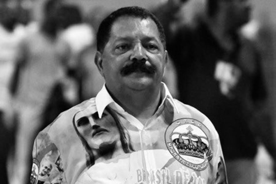 Quem é Max Lopes, carnavalesco que morreu aos 74 anos | Metrópoles