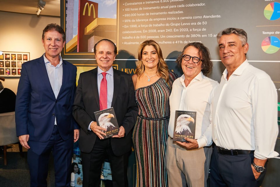 Laura Oliveira lança autobiografia e celebra 25 anos de grupo LEVVO ...