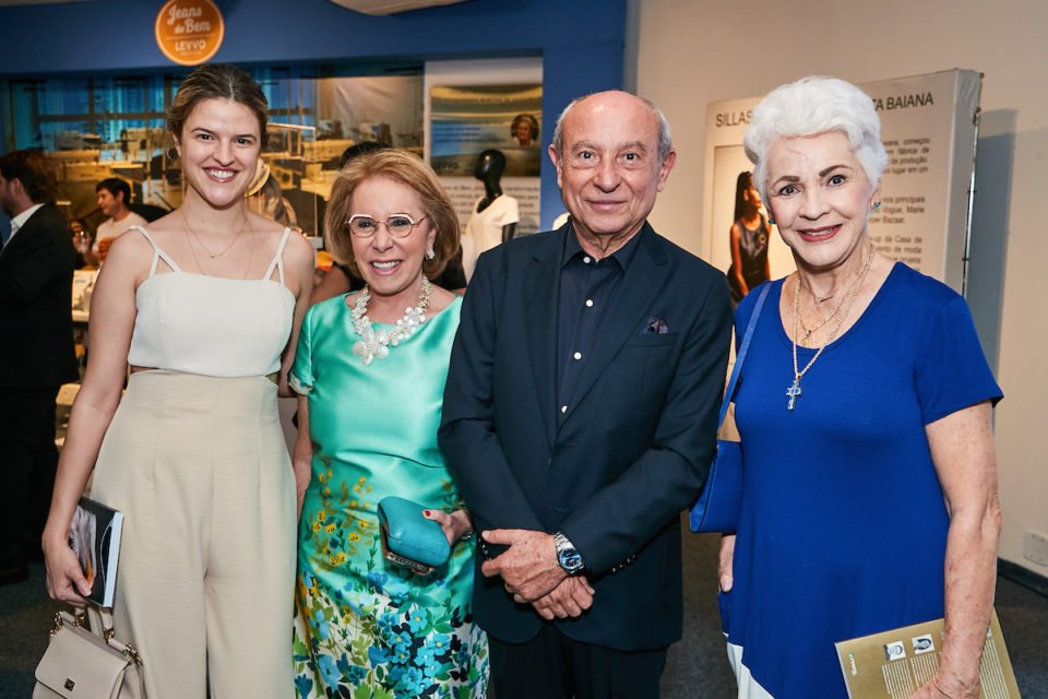 Laura Oliveira lança autobiografia e celebra 25 anos de grupo LEVVO ...