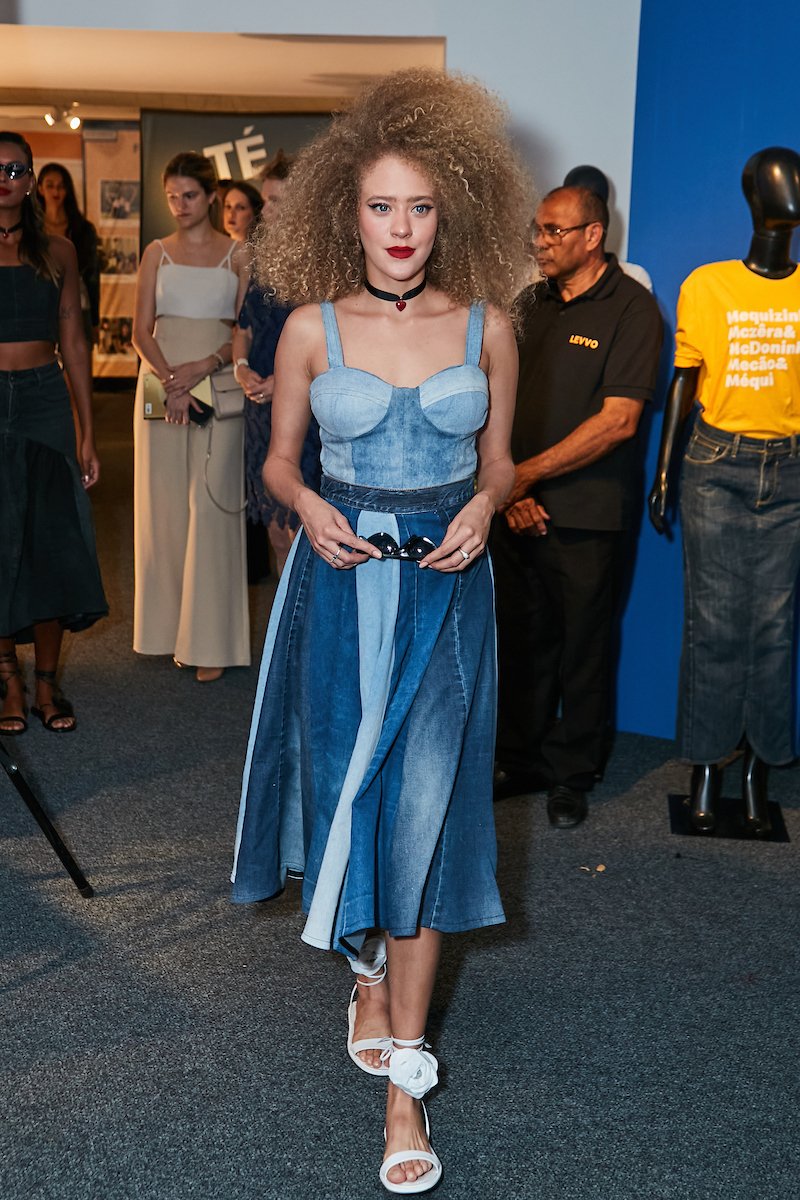 Laura Oliveira lança autobiografia e celebra 25 anos de grupo LEVVO ...