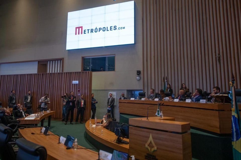 Veja prints de mensagens de grupo golpista de Ana Priscila Azevedo ...
