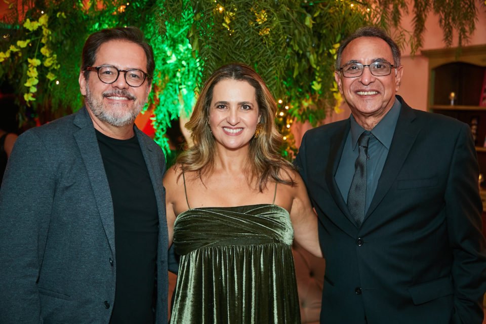 Júlia Cubel de La Guardia comemora 15 anos em festa deslumbrante ...