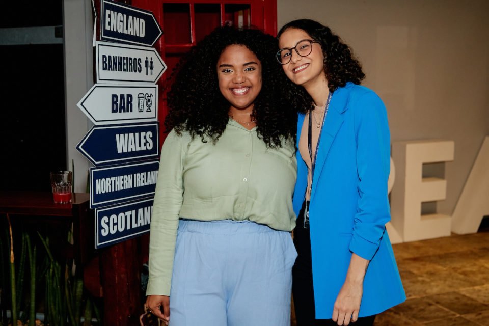 Embaixadora britânica no Brasil, Stephanie Al-Qaq oferece happy hour ...