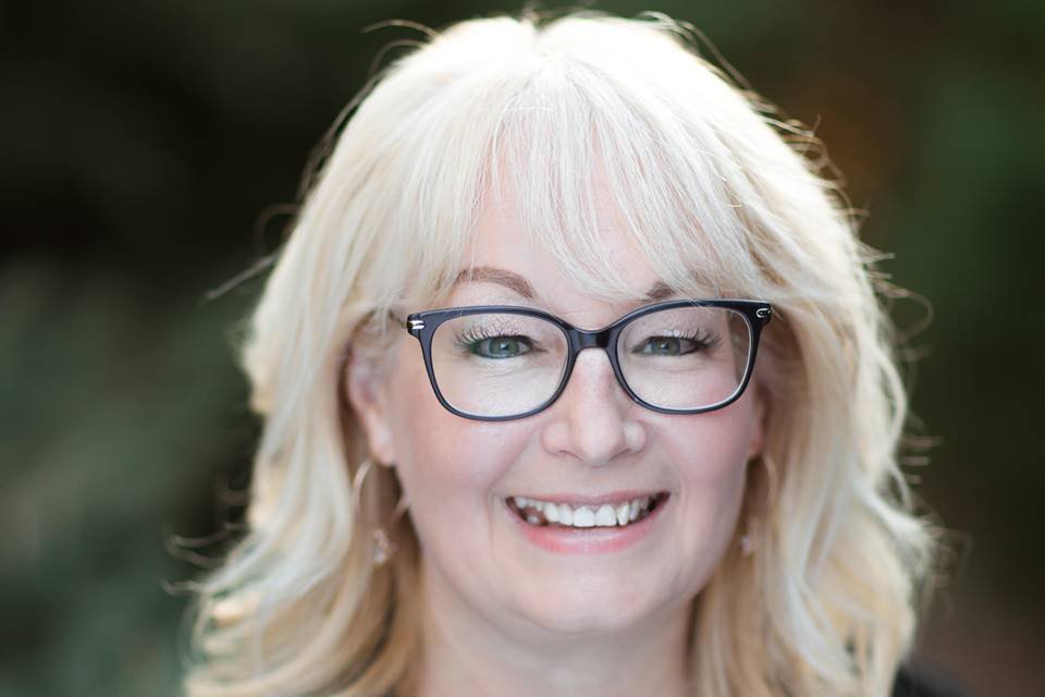 Escritora de Melhor do Que Nos Filmes revela se livro vai virar filme ...