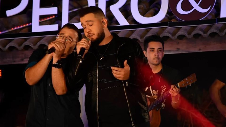 Conheça Pedro & Rafael, dupla que está brilhando na cena sertaneja ...