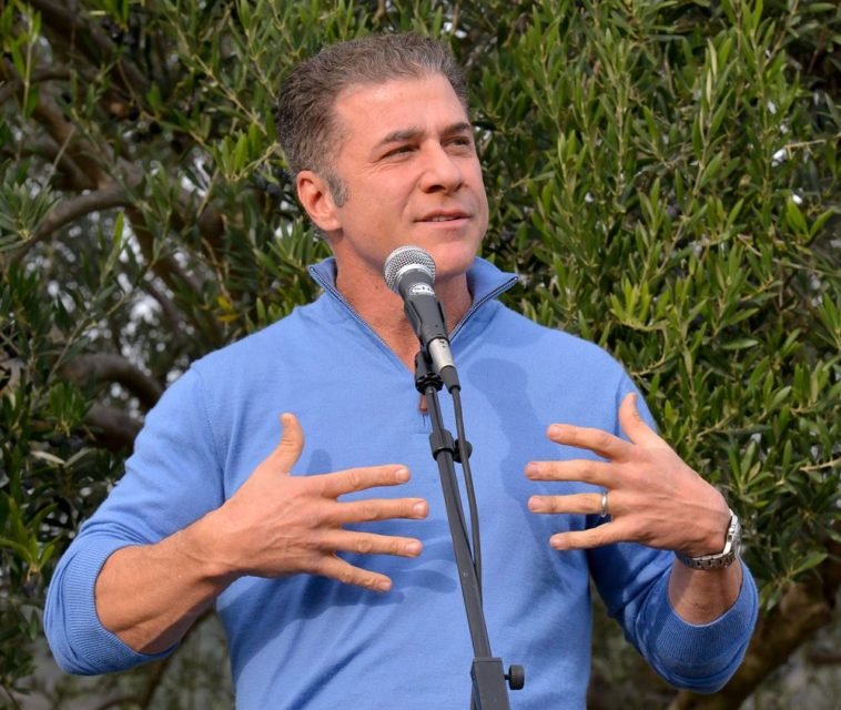 Chef Michael Chiarello morre, aos 61 anos, após reação alérgica ...