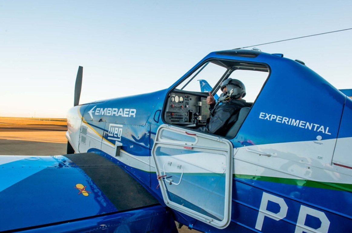 Embraer exibe protótipo de avião elétrico pela primeira vez em evento ...