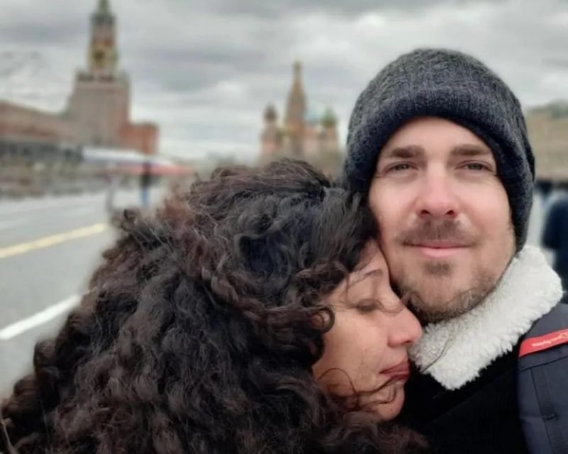 Cineasta é morto pelo Hamas ao tentar proteger esposa e recém-nascida | Metrópoles