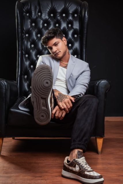 Davi Kneip e Melody serão atrações do aniversário da ex-BBB Flay ...