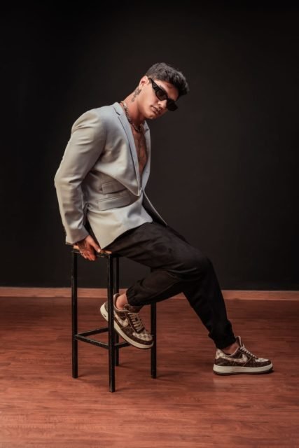 Davi Kneip e Melody serão atrações do aniversário da ex-BBB Flay ...