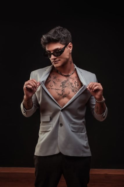 Davi Kneip e Melody serão atrações do aniversário da ex-BBB Flay ...