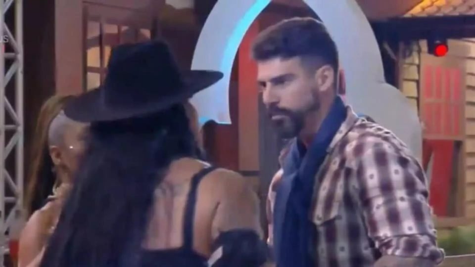 A Fazenda 15: web pede expulsão de Simioni após “chicotada” em Radamés ...