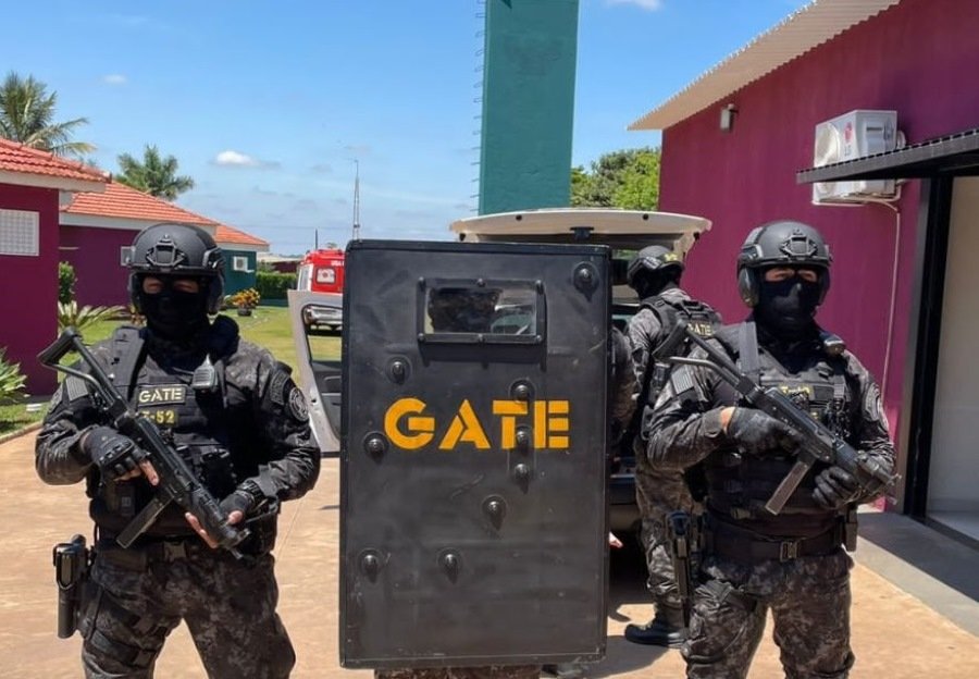 PM resgata mulher feita refém por namorado em banheiro de motel ... PM resgata mulher feita refém por namorado em banheiro de motel ...