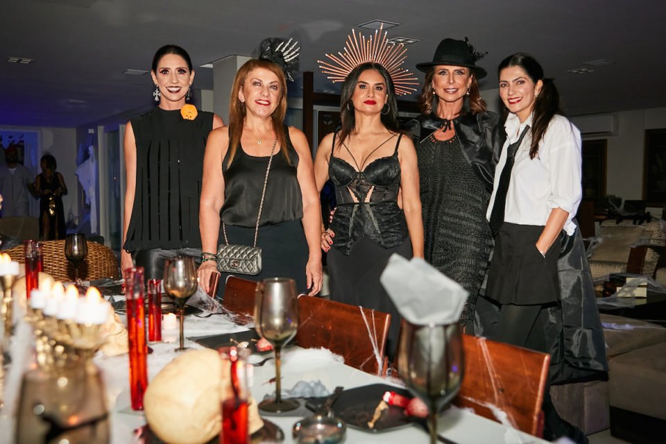 Marcelo e Amanda De Luca reúnem amigos em festa de Halloween | Metrópoles
