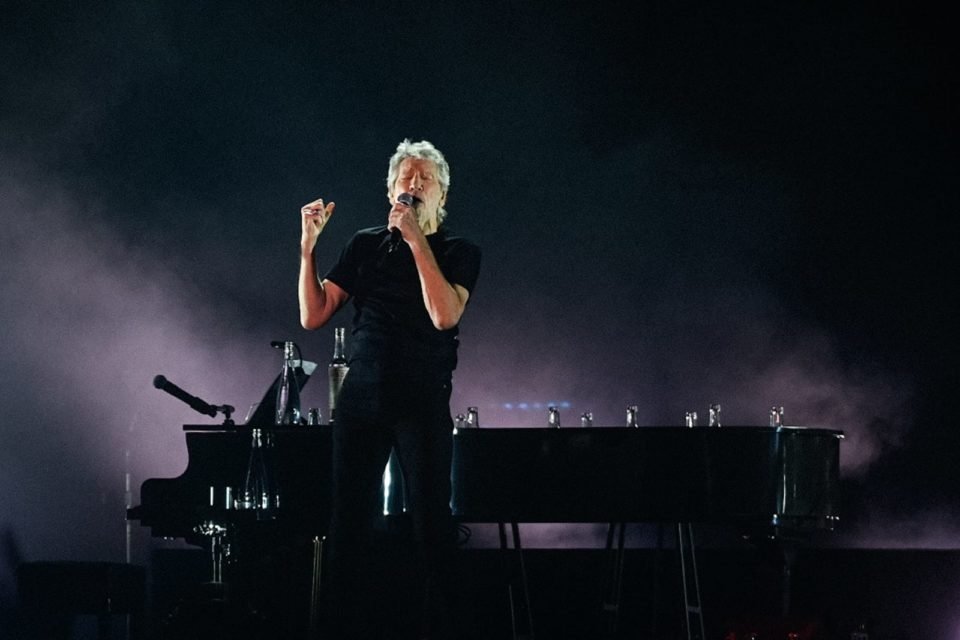 Roger Waters emociona gerações de fãs com show grandioso em Brasília ...
