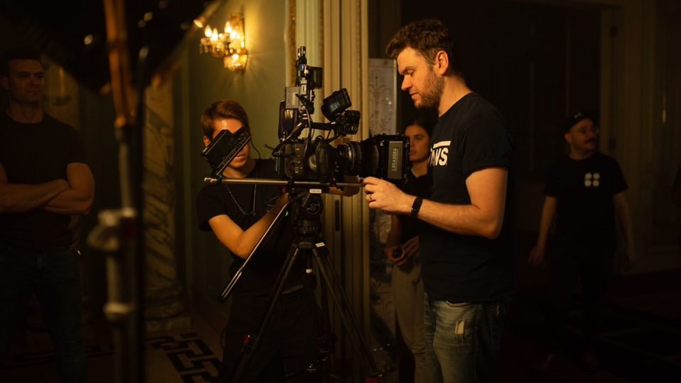 Sam Sabbá, da Disney Plus, emociona com composição autoral romântica ...