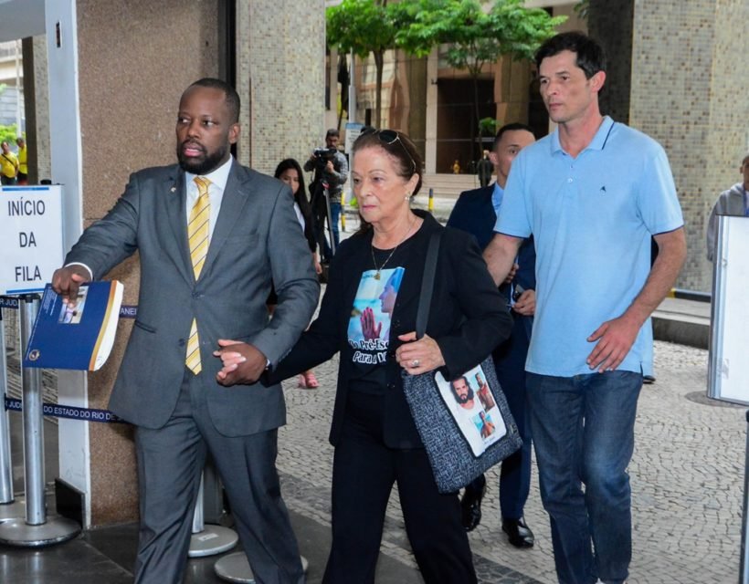 Fotos: família de Jeff Machado vai à audiência da morte do ator ...