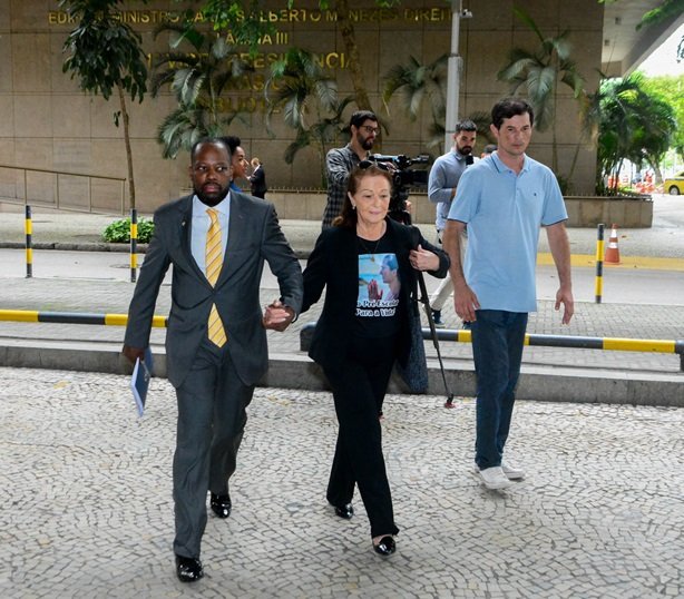 Fotos: família de Jeff Machado vai à audiência da morte do ator ...