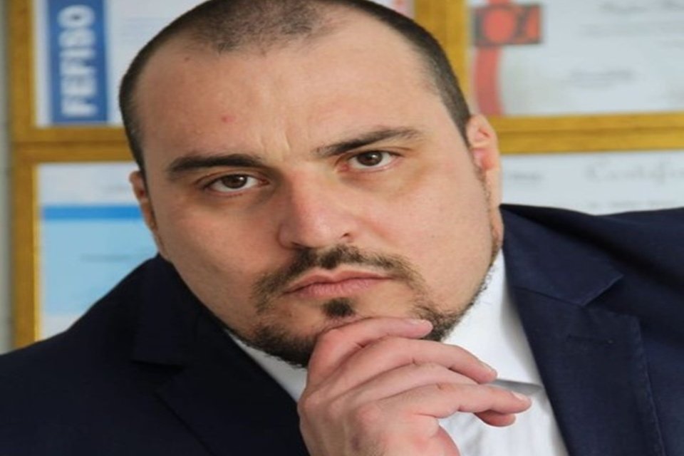 Biomédico preso usava assinatura de médico cassado em dois estados ...