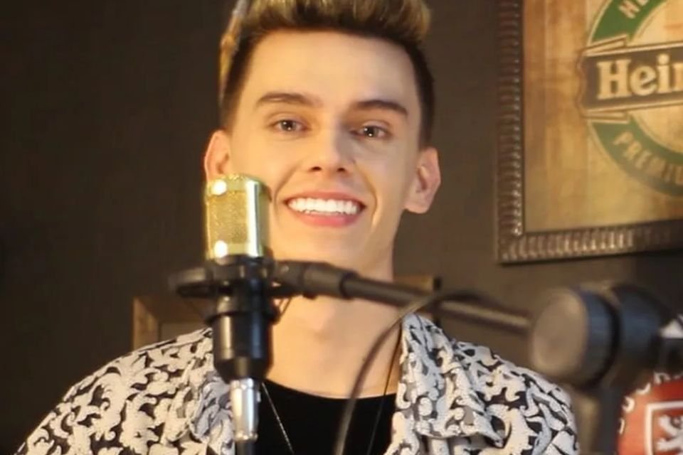 Quem é o sertanejo de 23 anos que morreu após carro cair de ribanceira | Metrópoles