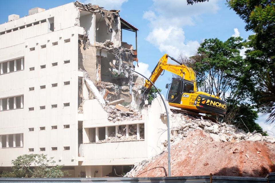 Vídeo: demolição de prédio altera rotina de moradores da Asa Sul ...